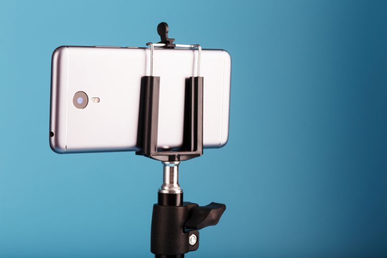 How to Turn an Old Smartphone Into a Security Camera? | ZoomOn